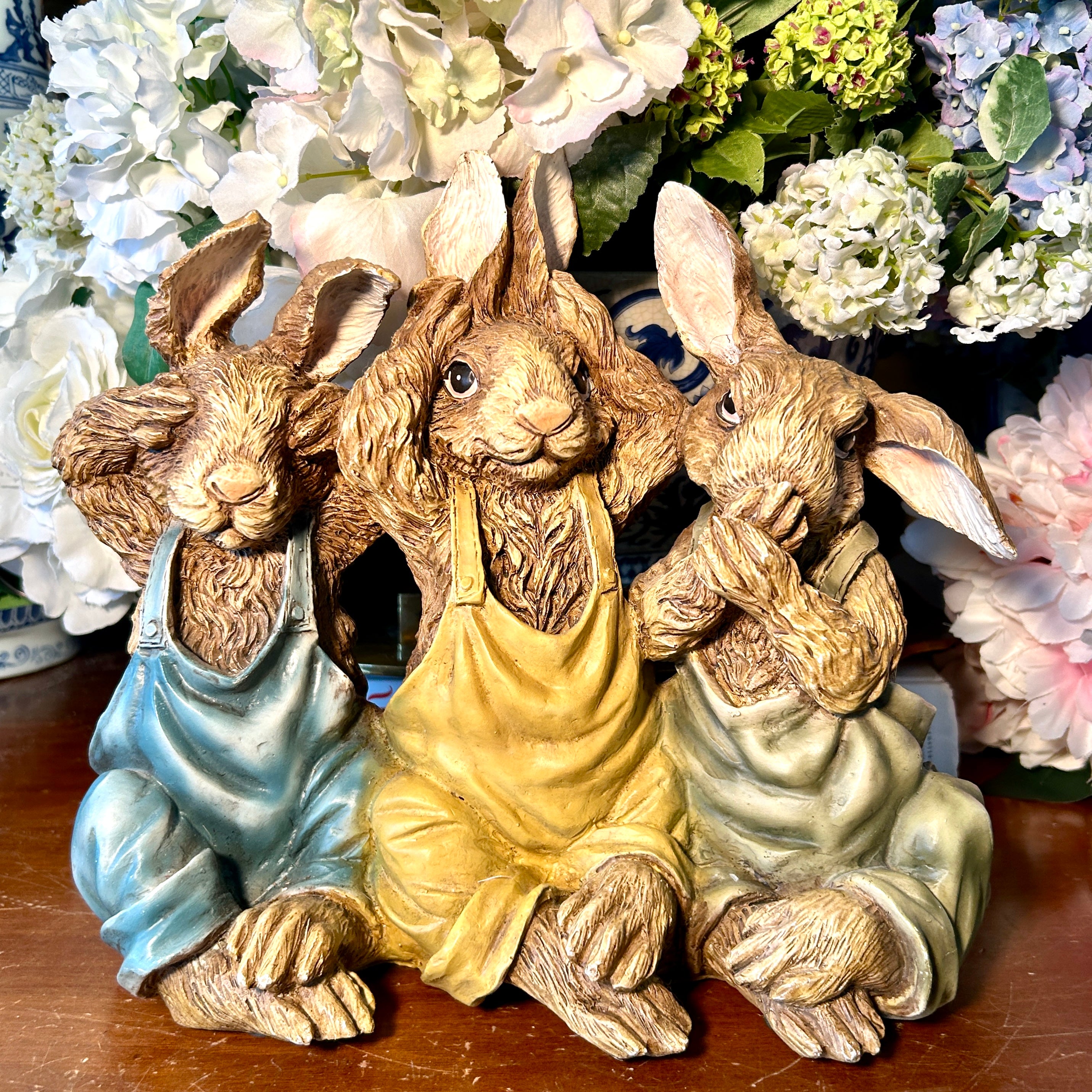 Designer Chrisdon Trio of 3 bunny rabbits sculpture – Lillian Grey