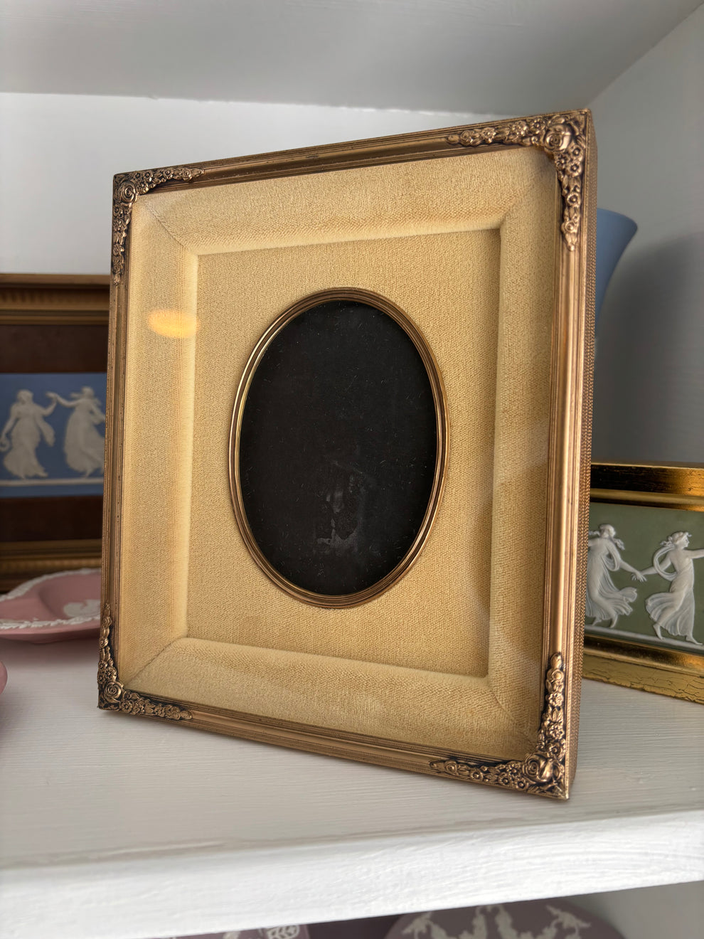 Vintage gold tone shadow box picture frame with an oval mat! – Lillian Grey